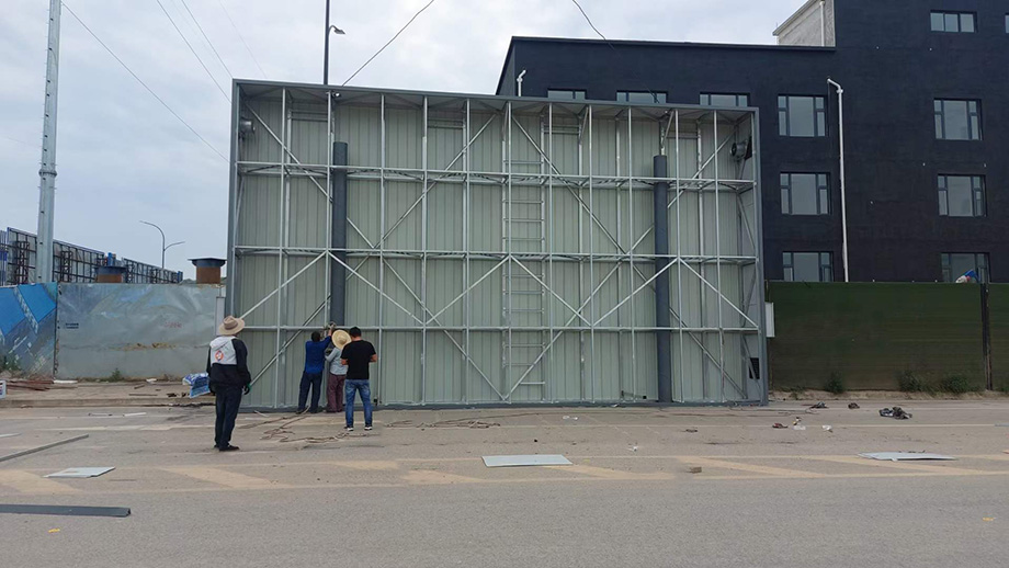 P5.7mm Advertising Outdoor LED Screen On Pillars - Tepixel